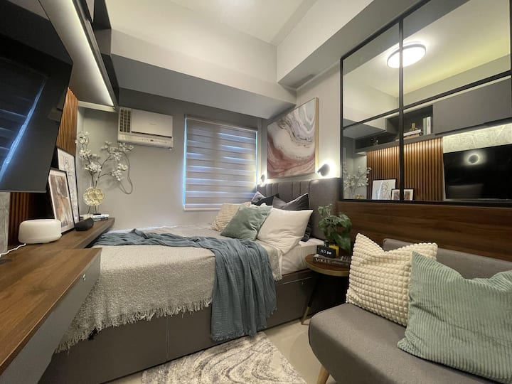 Luxury Hotel Feels Staycation In The Heart Of Qc - Malabon