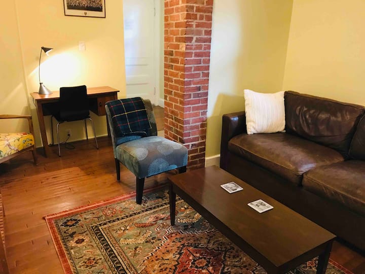 Two Bed, 1.5 Bath: Brookline Central To T, Walk - Brookline, MA