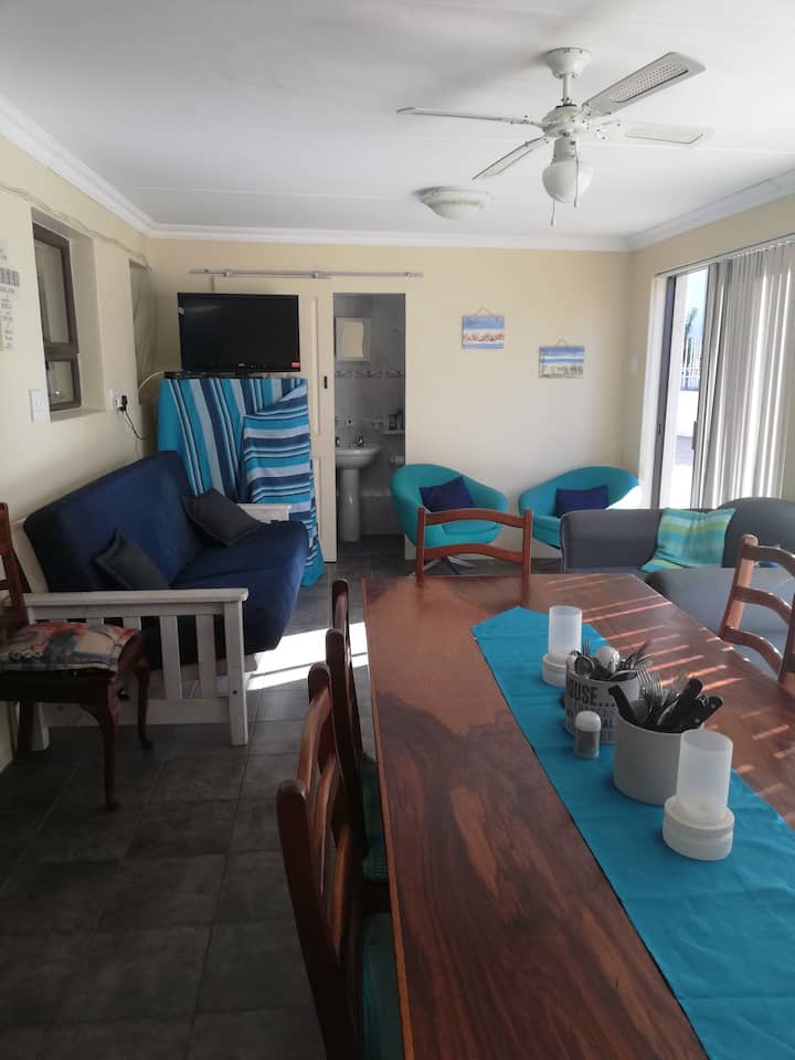 Sea Breeze One Bedroom Holiday Flat, Diaz Beach - Mossel Bay