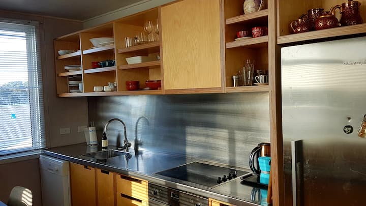 Morley Heights-a Spacious Funky Apartment Near Cbd - New Plymouth