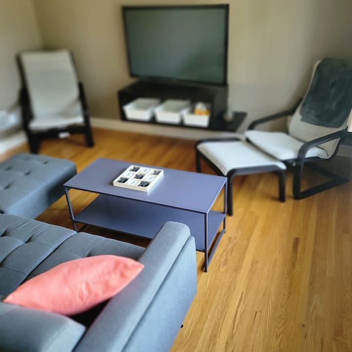 3 Bedroom
Mid-century Home, Modern Kitchen & Bath - Winnipeg