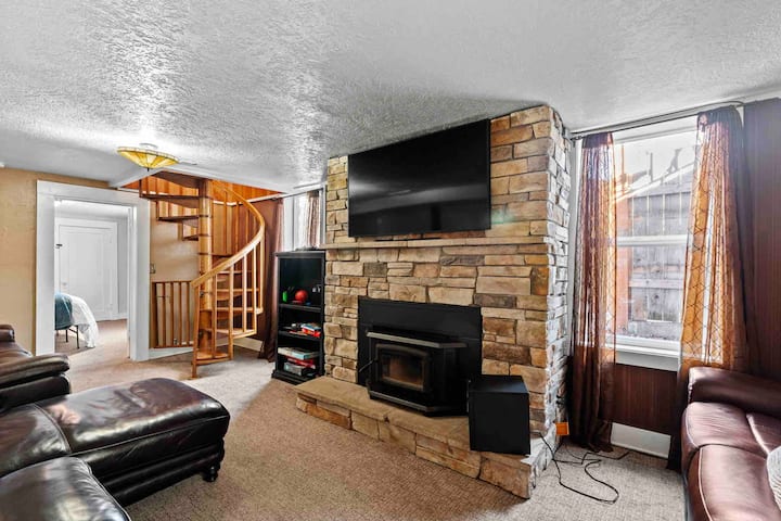 Downtown Location With Hot Tub - Lava Hot Springs, ID