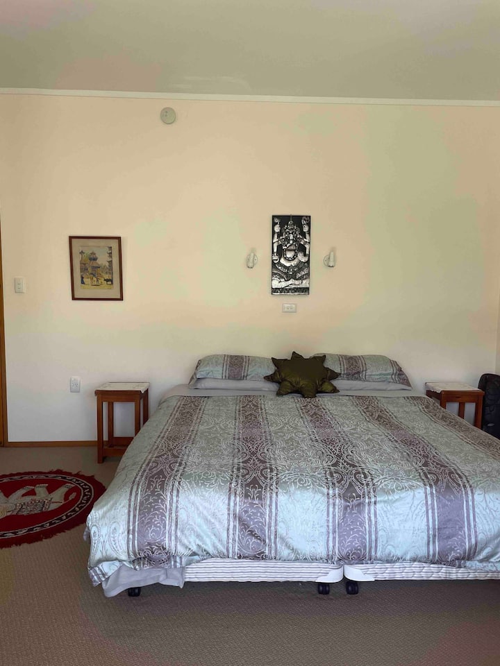 Rosalie On Albert. Room 1 - Whitianga