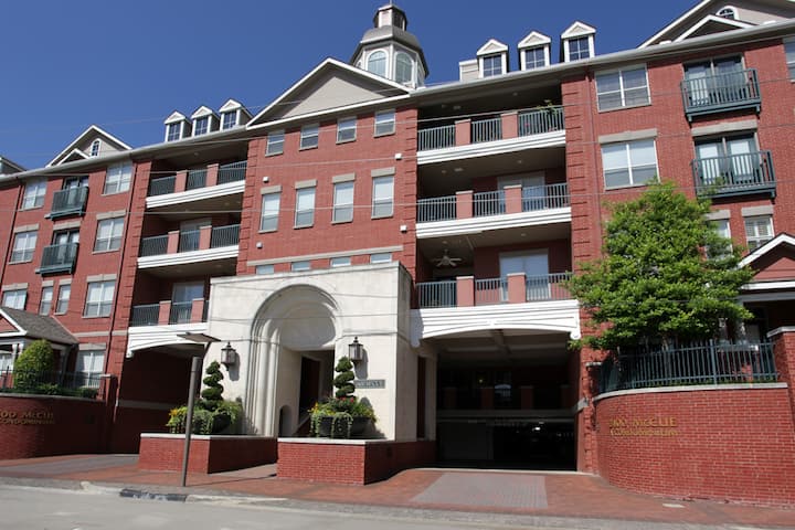 Condo In The Heart Of The Galleria - Houston, TX