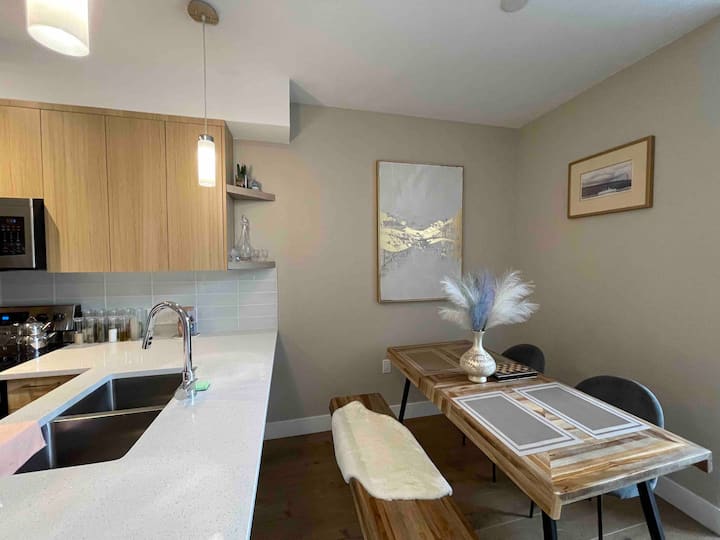 Lovely  And Spacious 1 Bedroom Apartment Condo - Pitt Meadows