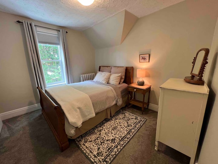 Stay A Little Or Stay Awhile, Cozy Duplex Top Unit - Chicopee
