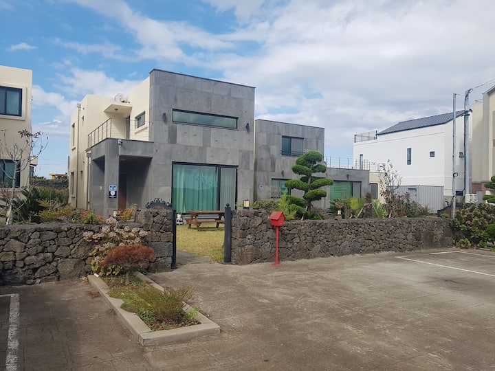 [제주동쪽 가족여행] 경치좋은 올레길앞에 함덕, 김녕,월정리 해수욕장 가까운 에코힐링 민박 - 제주시