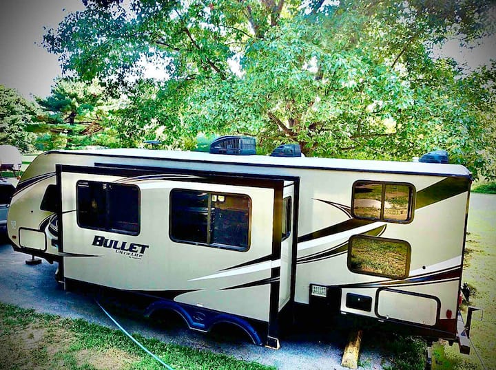 Glamping ~ 3-bed Rv @ Khp *Bobbyhana Experience* - 萊星頓市