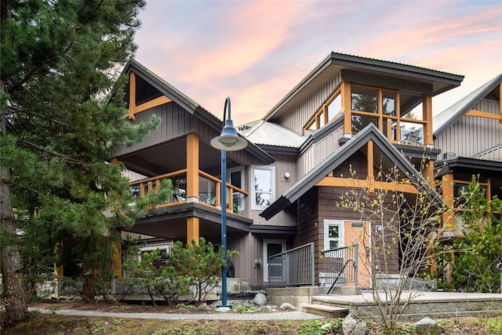 *2br Spacious Whistler Retreat W/private Hot Tub* - Whistler Blackcomb