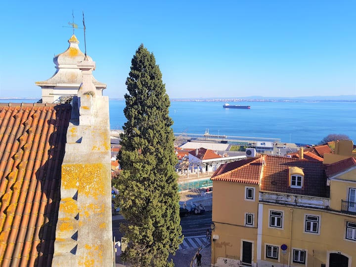 Cosy Apartment With Stunning River View In Alfama - Lisbon