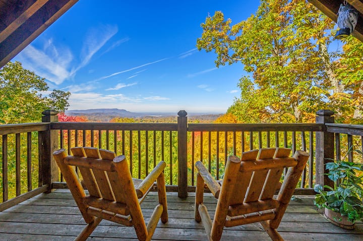 ★ Serenity Heights ★ | Views, Hot Tub, Game Room - Gatlinburg