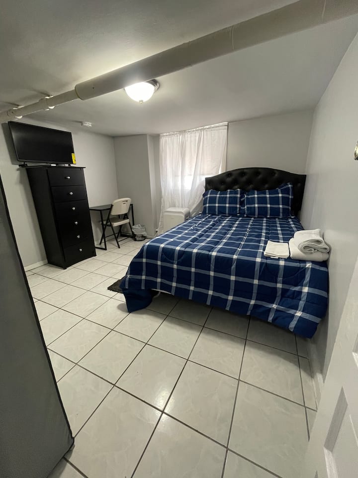 #2-self Check In Room Private Entrance - The Bronx, NY