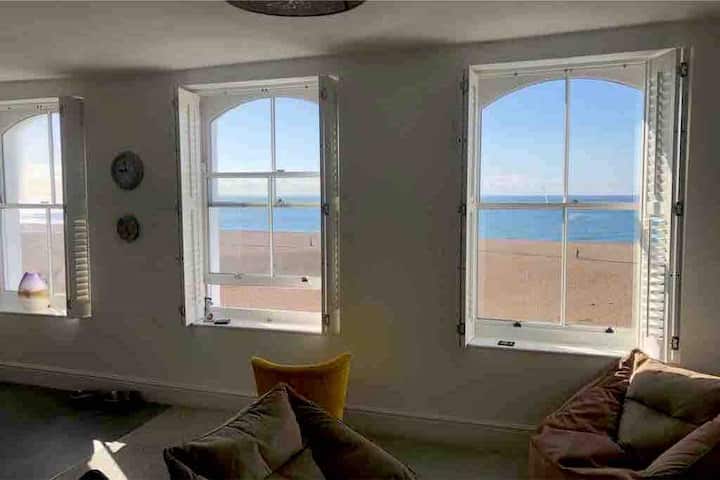 Apartment, Stunning Views, On The Beach! - Folkestone