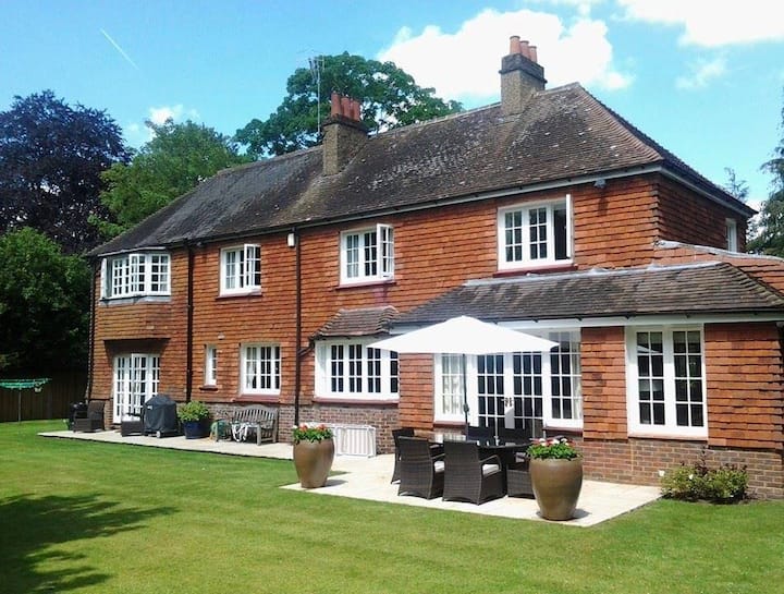 Double Room In A Spacious House. - Guildford, UK