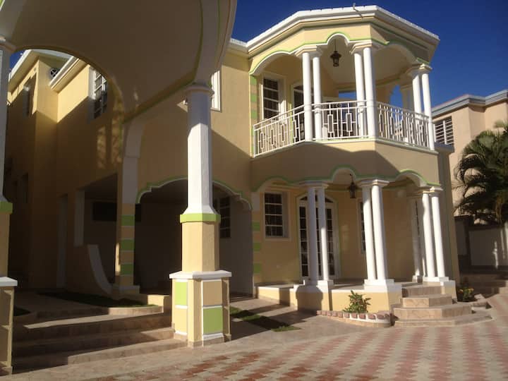 Gated Community-belvil/ 2 Bed-2 Bath W/ Pool - Port-au-Prince