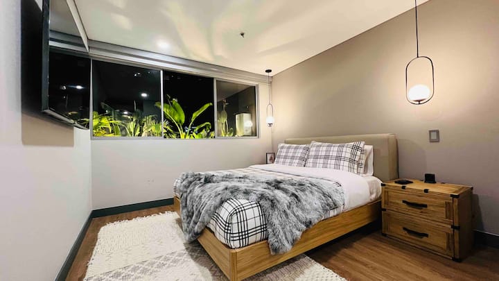 Charming 2- Br Gateway With Exclusive Jacuzzi - Medellín