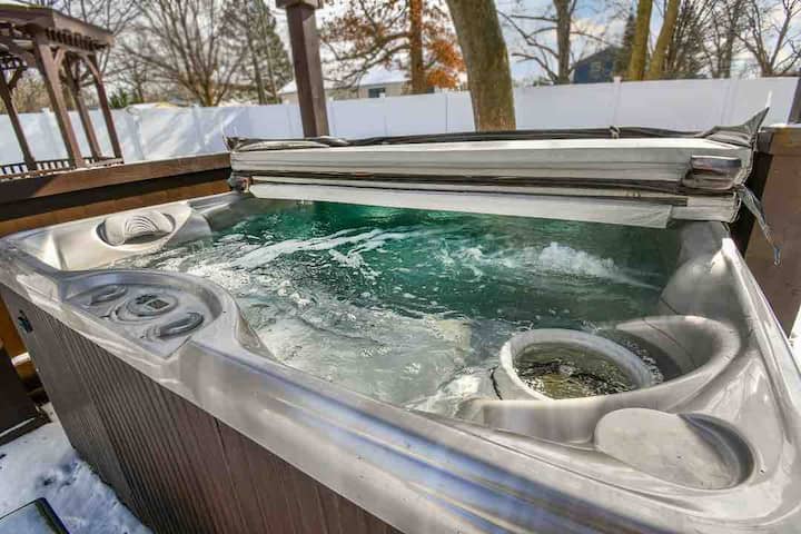 Lafayette Landing With Hot Tub, Mins From Purdue - Prophetstown State Park, West Lafayette