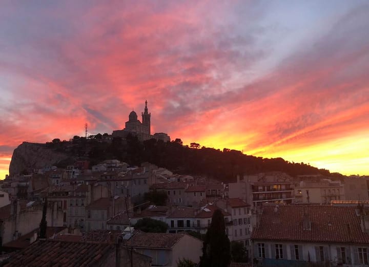 Vue Notre Dame, Proche Du Vieux Port - Marseille