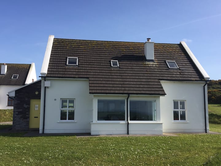 The Yellow Door, Doolin Holiday Home W/ Sea View. - Lahinch