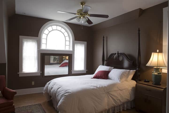3rd Floor Ballroom In Multi-award Winning B&b! - La Crosse, WI