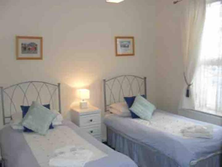 Private Room Within A Traditional Guest House - Thirsk