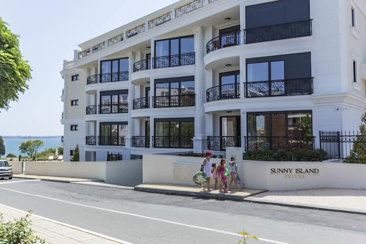 Azur Apartment Deluxe - Chernomorets
