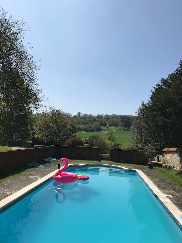 Magical Grade Ii Listed Hampshire Home With Pool - Highclere