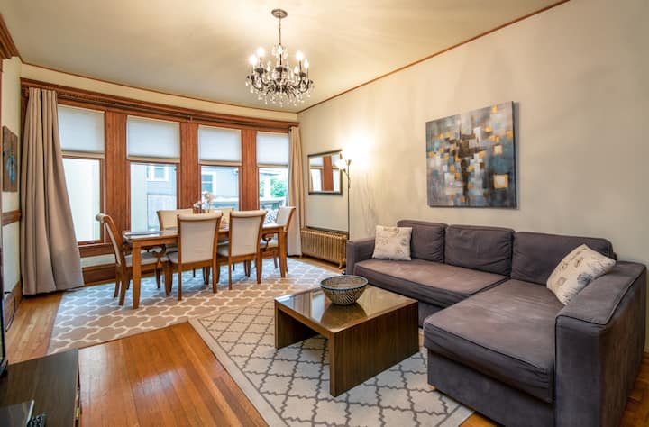 Prime Location With All Comforts, Charm & Privacy - Lumen Field