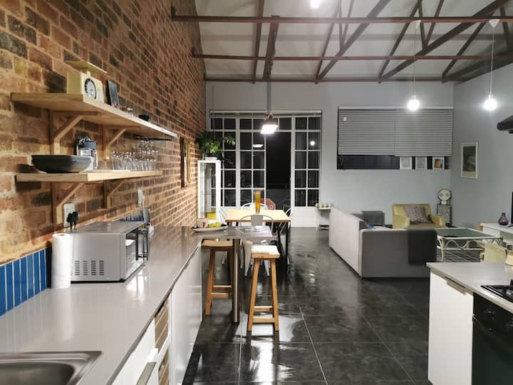 Spacious 2 Bedrooms Modern Loft - Johannesburg