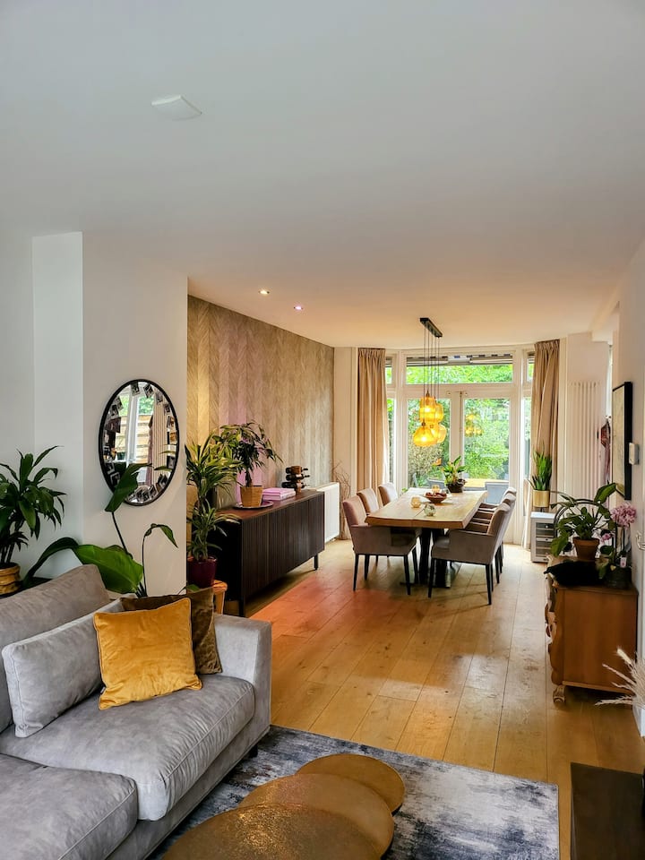 Tussenwoning In Het Centrum Met Ruime Groene Tuin. - Utrecht