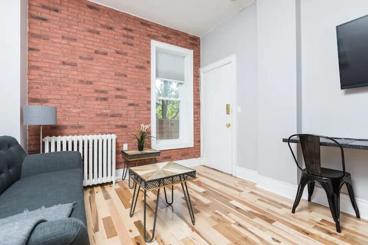 By Uoft! New Bright 1 Bdrm, Private Garden+laundry - Toronto