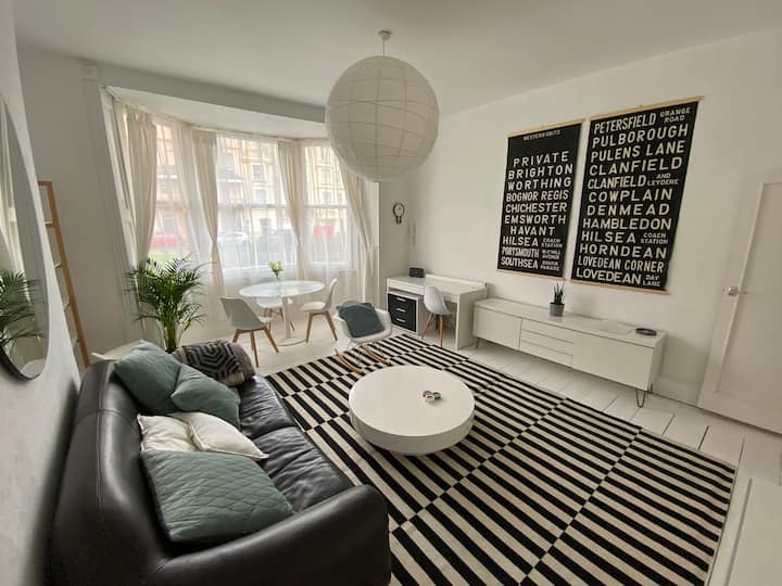 Excellent Location With Beautiful Sea View - Brighton
