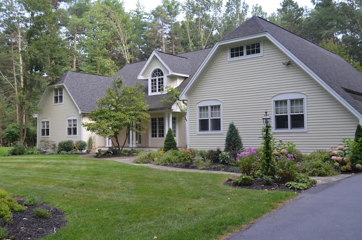 Simply Saratoga - Saratoga Springs, NY