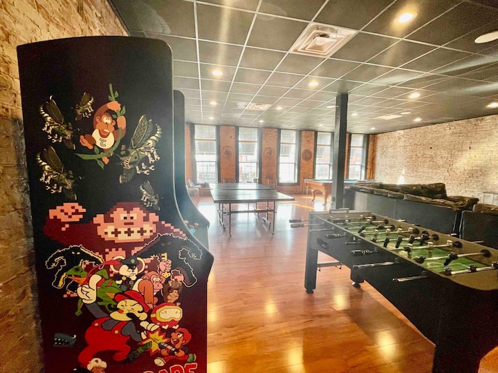 The Lodge Sleeps 20. - Louisville, KY