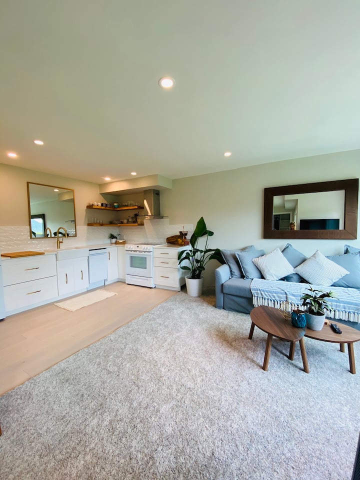 Beachsuite- Deep Cove Retreat (Pet Friendly!) - Burnaby