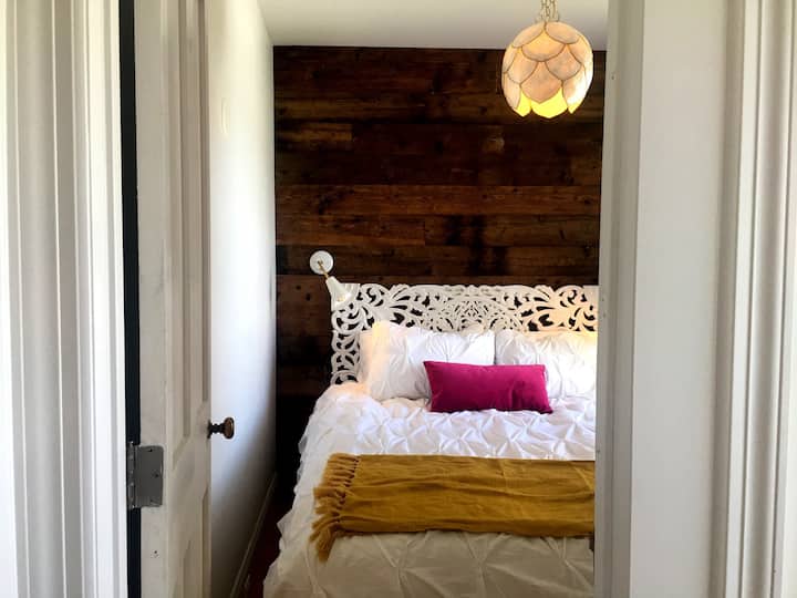 Lower Warren Street Picture-perfect 2-bedroom Apt - Hudson, NY