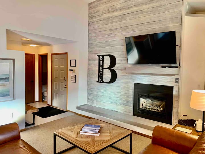 Cozy Condo! Ski-in & Walk To Town! Private Storage - Breckenridge, CO