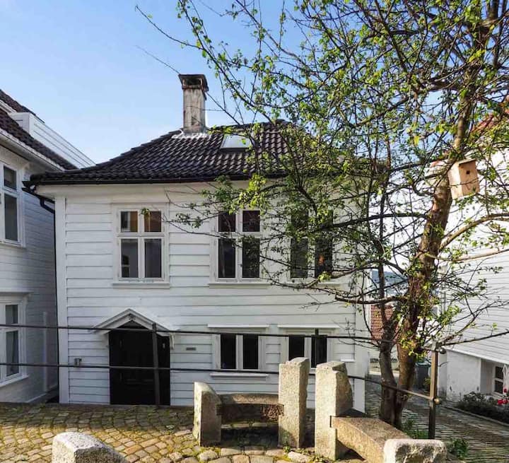Historic House In The Center Of Bergen - Bergen, Norway