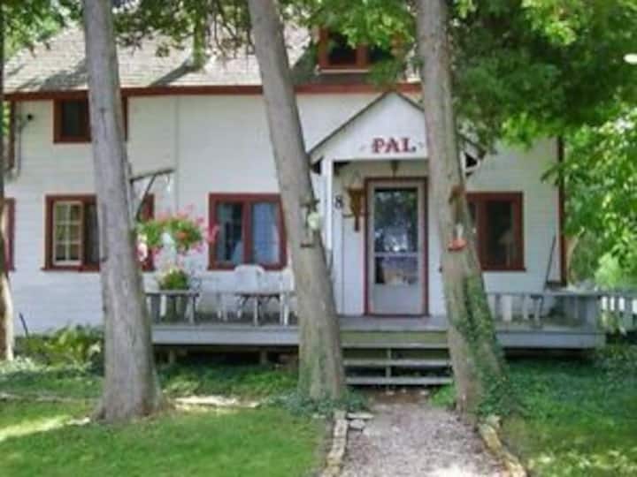 Sweet Beach Cottage At Inverhuron Beach - Kincardine