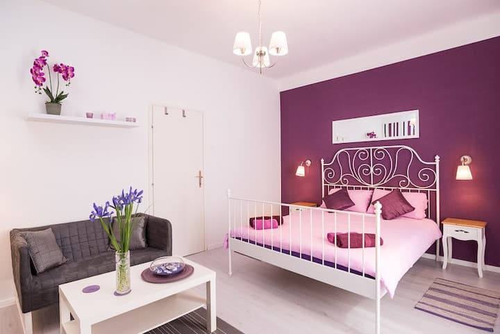 Romantic Purple Hidden Gem In Rovinj's Old City - Rovinj