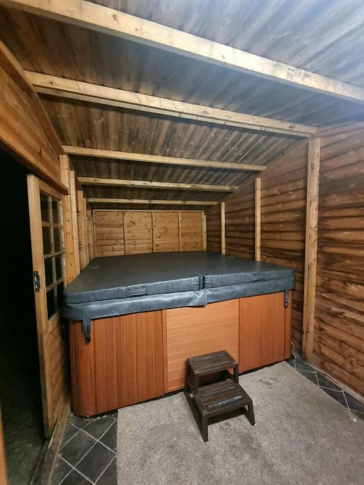 Hottub, Well Equiped House, Nr Chester, Nr Station - Wrexham