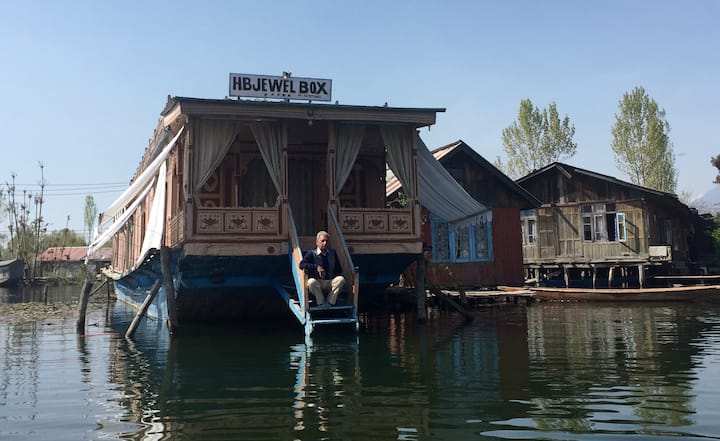 Houseboat Jewel Box - Srinagar