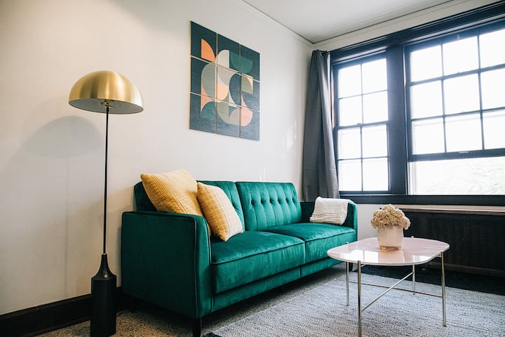 Historic Downtown Elegance 1 Br A. - Madison, WI