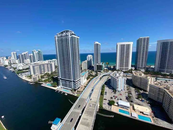 Luxury Penthouse In Hallandale W - Hallandale Beach, FL