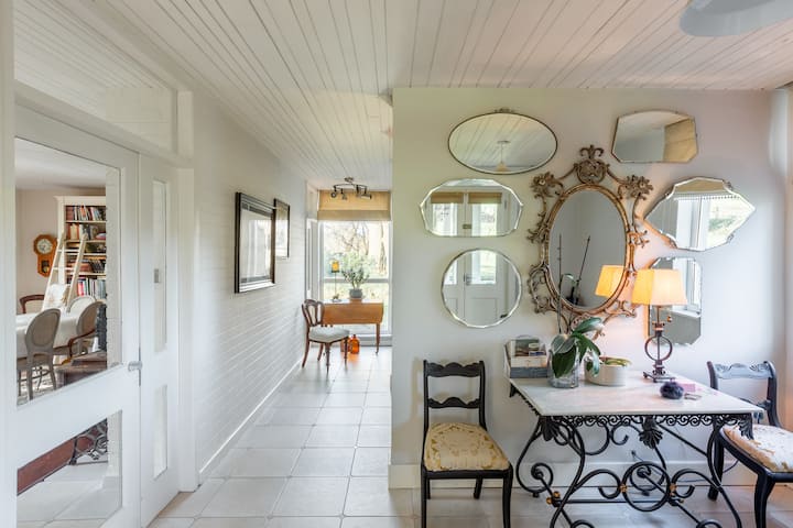 Home From Home Tralee Co Kerry
3 Double Bedrooms - Tralee