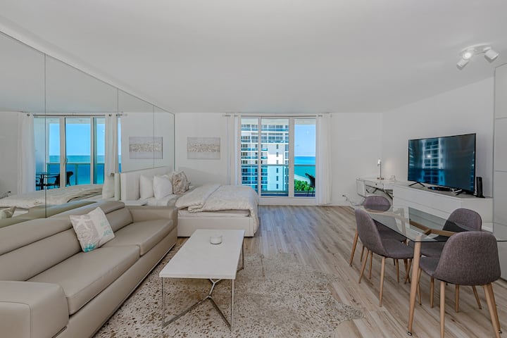 Oceanview / Balcony/ Upper Floor/ Roney /1 Hotel - Miami Beach, FL