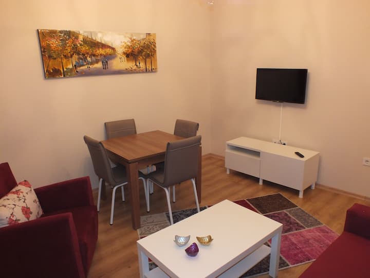 Red Stylish Cosy Home In Taxim - Istanbul