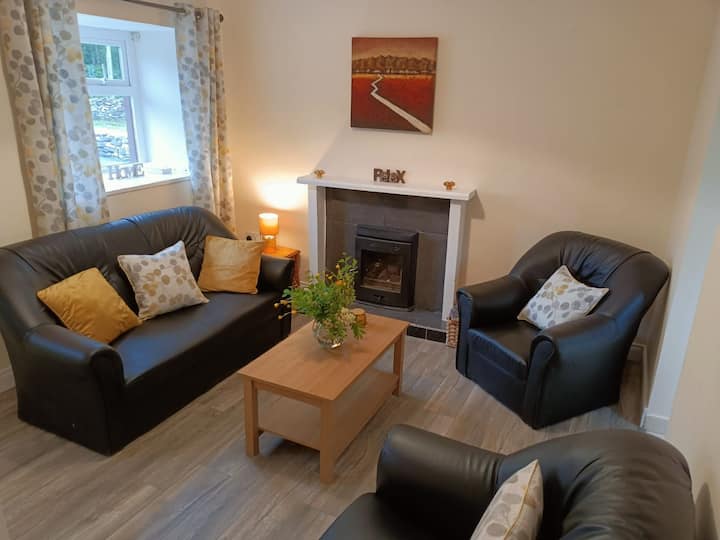 Petie's
- Cheerful 2 Bedroom Country Cottage - County Sligo