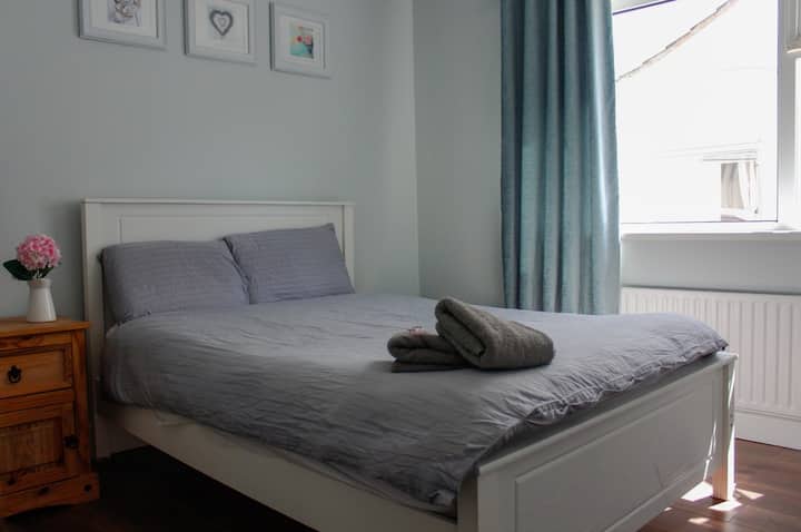 Comfy Bedroom With Bathroom And Wi-fi - Cobh