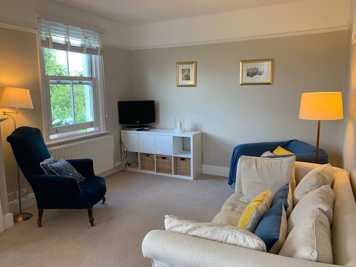 Lovely 2 Bedroom Flat In Chichester - Chichester